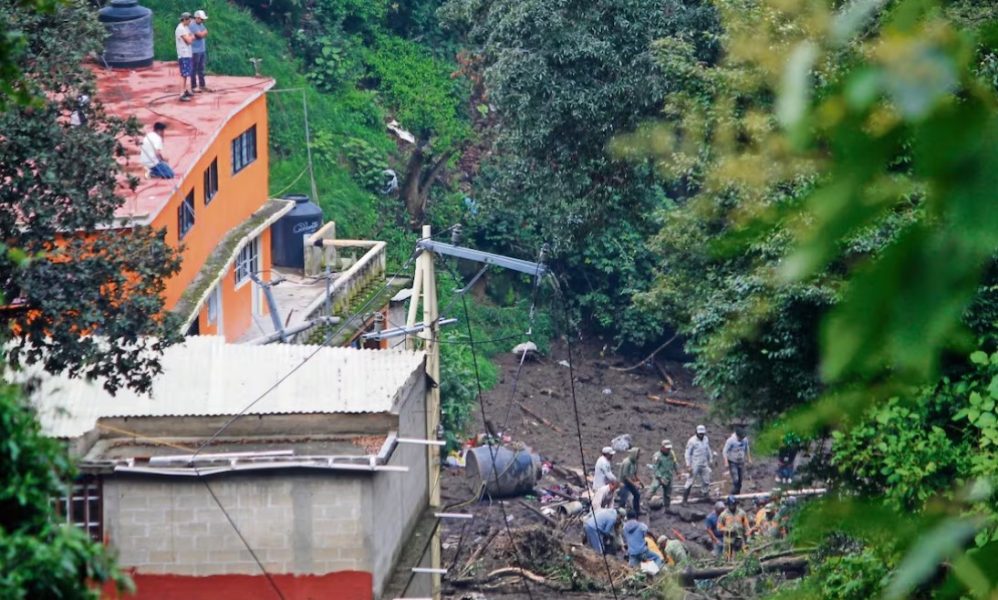 Suman cuatro muertos tras deslave en Jilotzingo - Diario Azteca